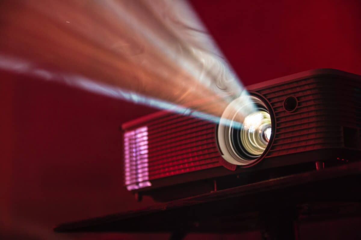 ScreenX vs. IMAX: 6 Key Differences and Full Comparison - Greenlit Content