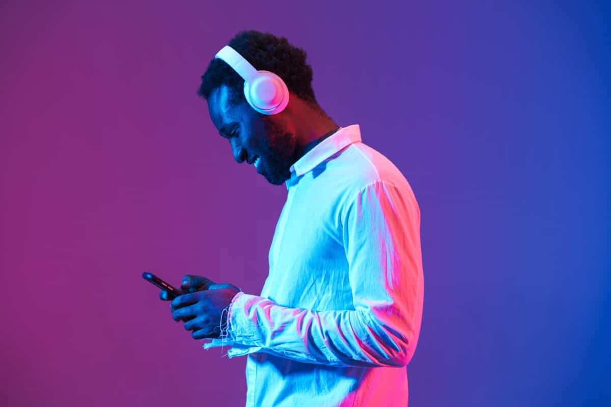 Sony XM5 vs. XM4: 5 Key Differences and Which Is the Better Buy ...