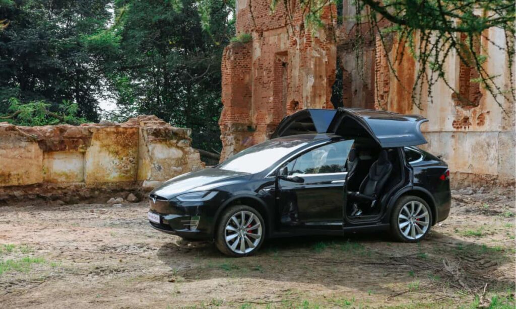 Tesla vs. Rivian: Pros and Cons Compared - Greenlit Content